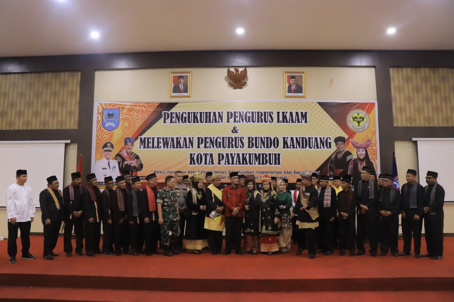 Pj Wako Hadiri Pengukuhan LKAAM dan Pelewaan Bundo Kanduang Payakumbuh Pj Wako Hadiri Pengukuhan LKAAM dan Pelewaan Bundo Kanduang Payakumbuh